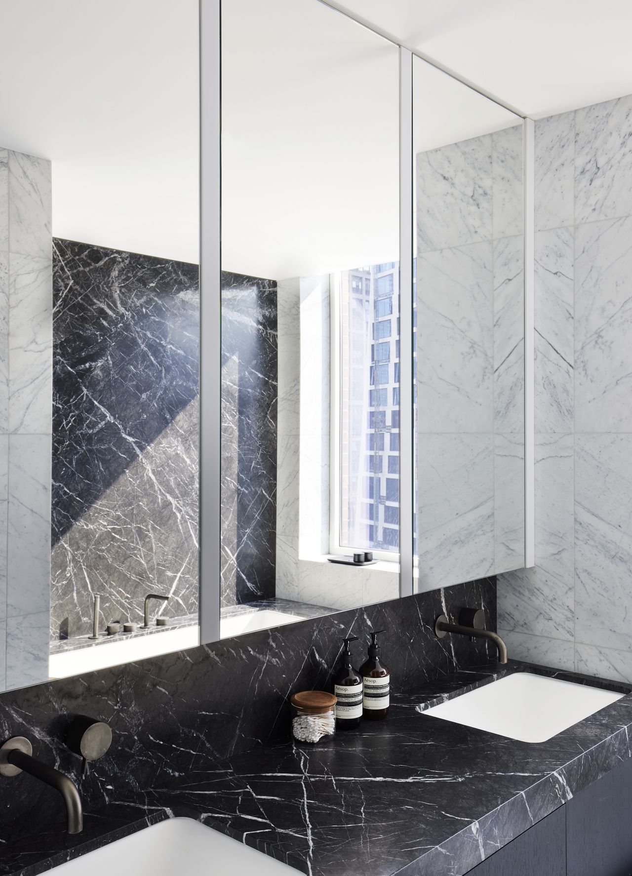 How to Remove Moisture in a Bathroom: 7 HVAC Expert Ways | Livingetc