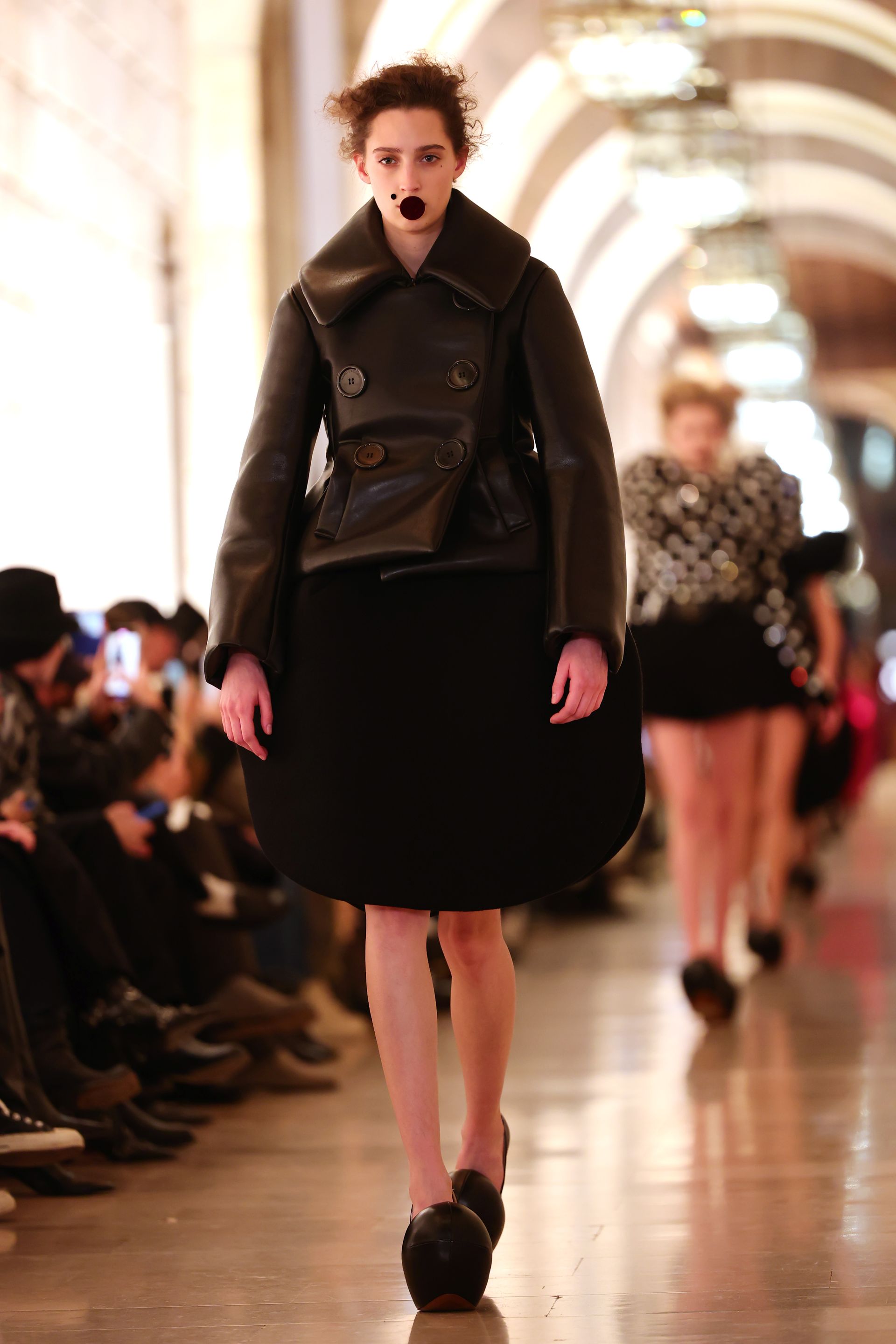 Marc Jacobs Fall/Winter 2025 Show Was a Paper Doll Fantasy | Who What Wear