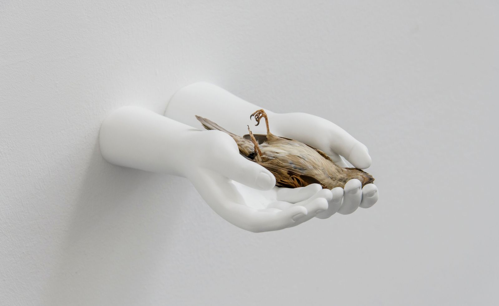 Elmgreen & Dragset's lifesize sculptures at Perrotin Paris play on ...