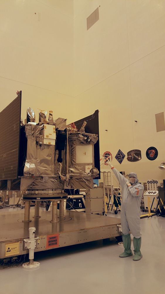 Asteroid Sampler Sneak Peek: Space.com Visits OSIRIS-REx Probe's Clean ...
