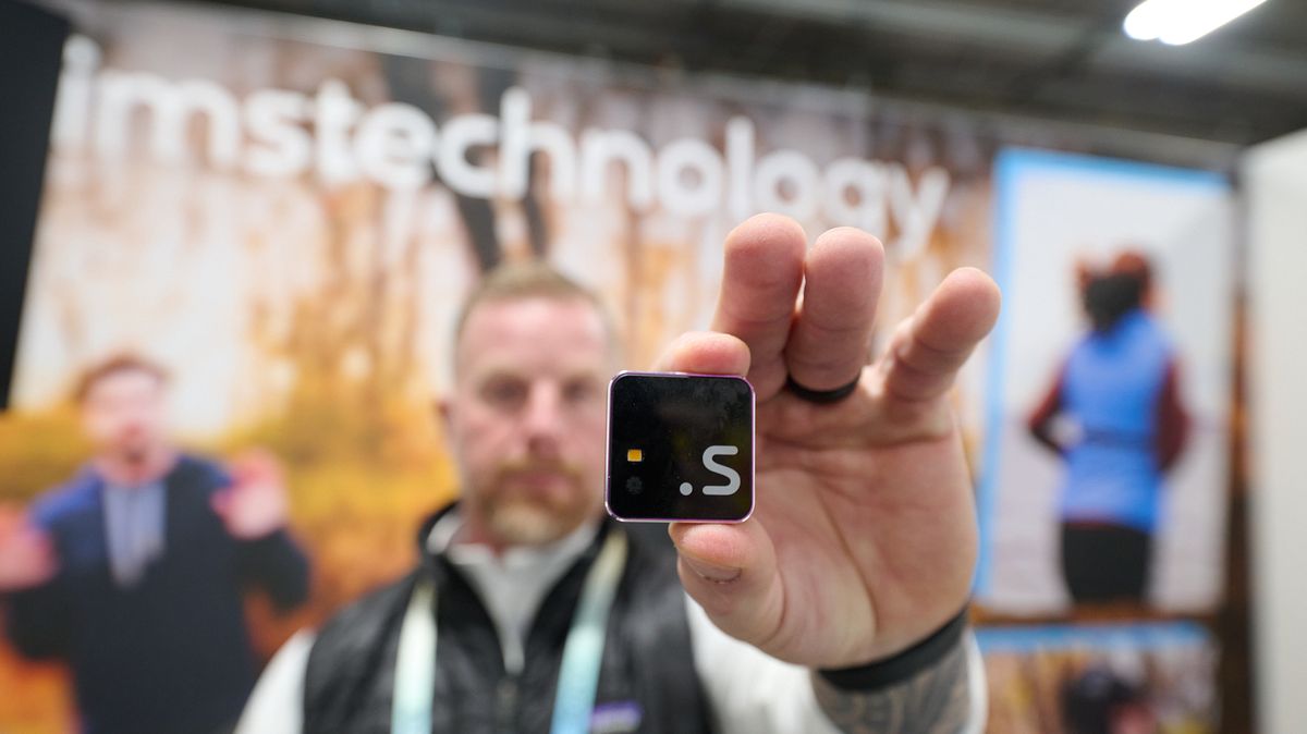 Anti-creep camera – clips to your back and checks your rear for ...