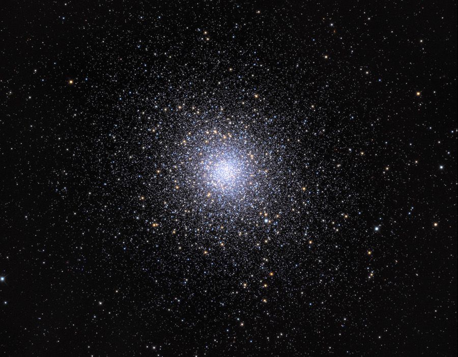 It's Full of Stars! Globular Cluster Sparkles in Cosmic Photo | Space