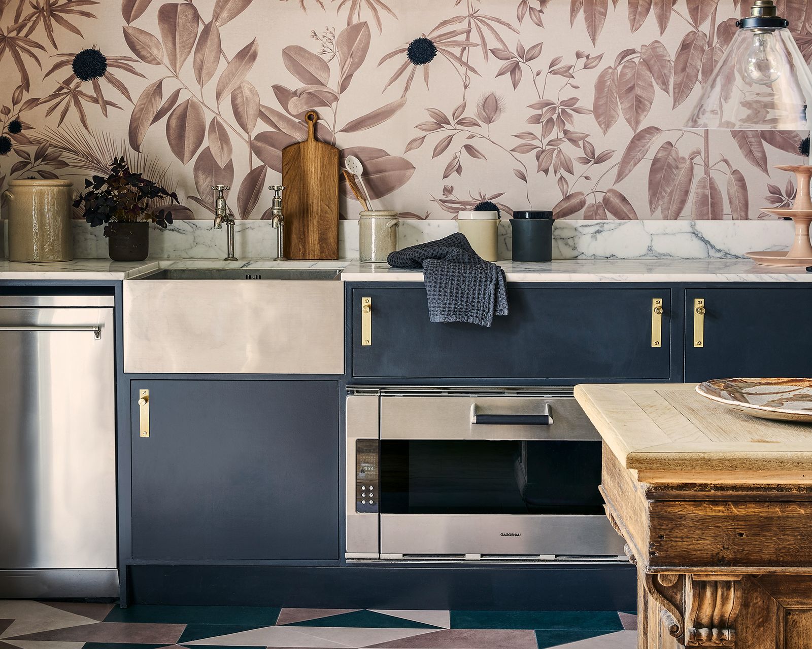 Cleaning a kitchen: 10 expert-led steps to a spotless space | Homes ...