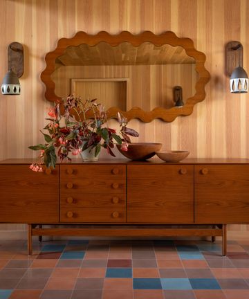 Tour an on trend retro riverhouse | Homes and Gardens