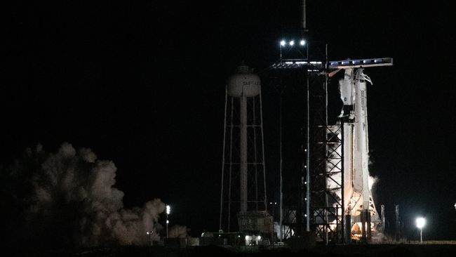 SpaceX test-fires rocket for Crew-6 astronaut launch (photos) | Space