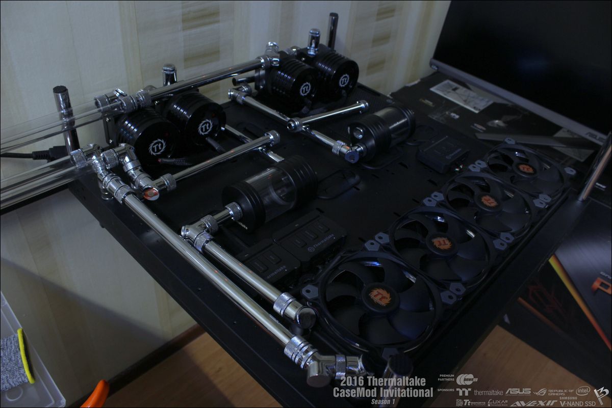 Build of the week: Tt D3sk | PC Gamer