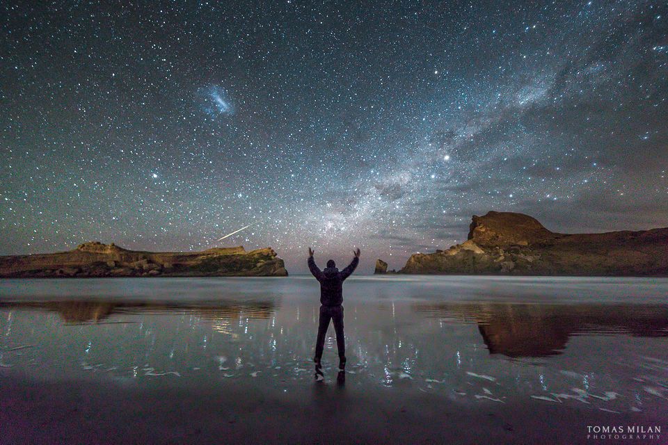 Golden Meteor Streaks Across the Milky Way Amazing Photo | Space