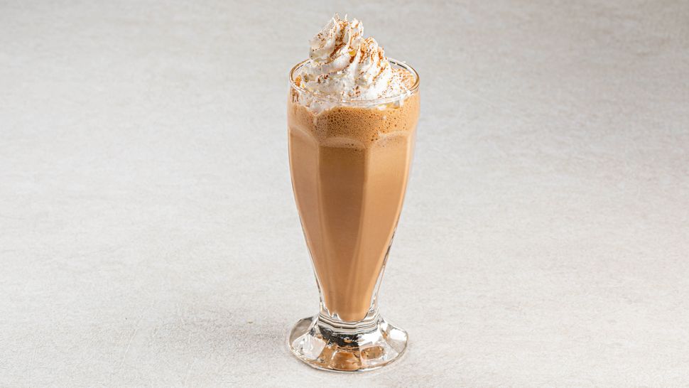How to make a frappe coffee in 3 simple steps — with or without a ...