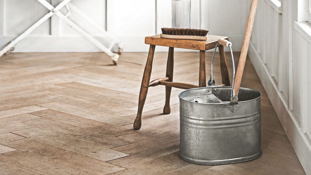 Is 'wall mopping' the best way to clean painted walls? | Ideal Home