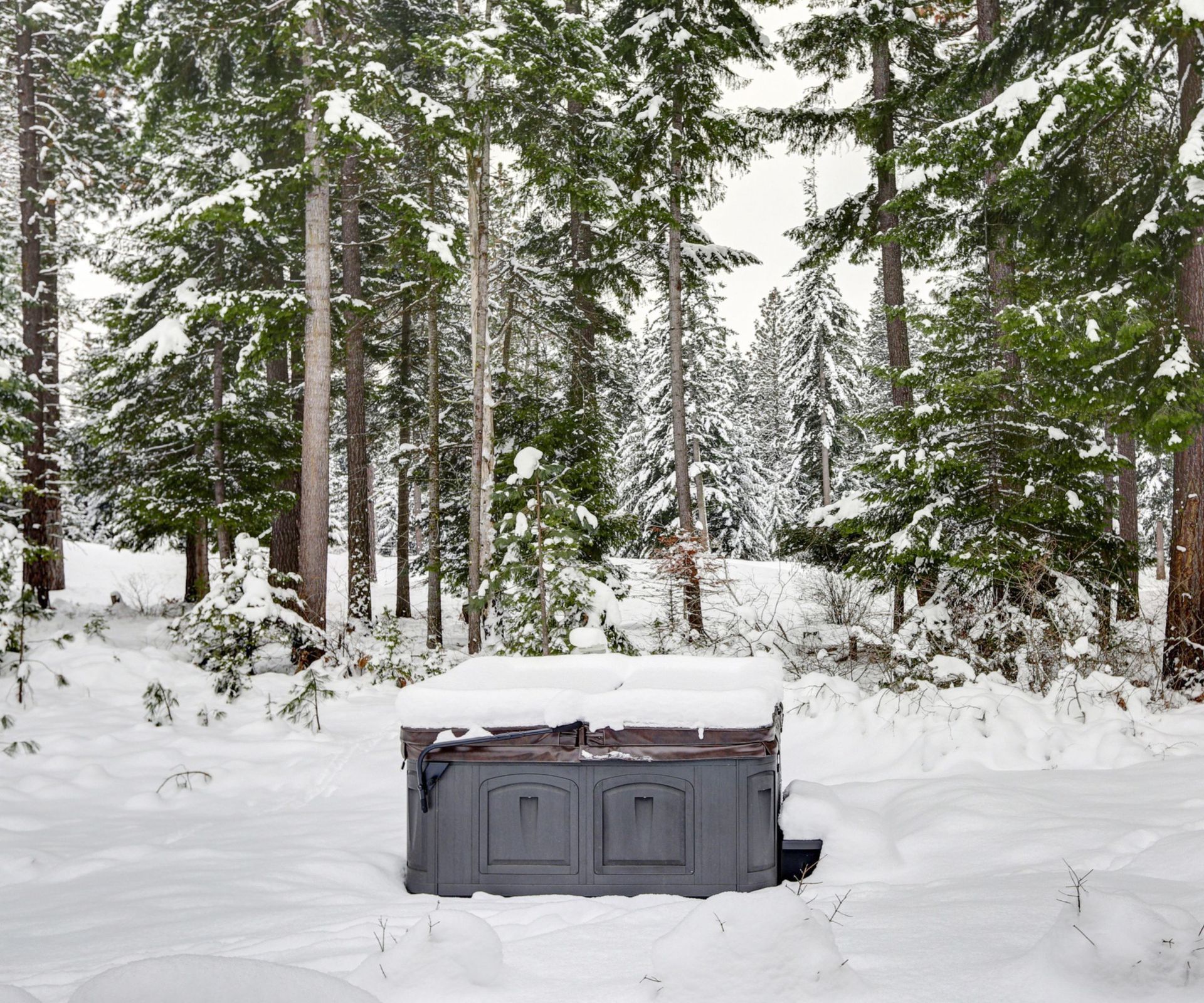 Is it safe to use a hot tub in the winter? | Homes and Gardens