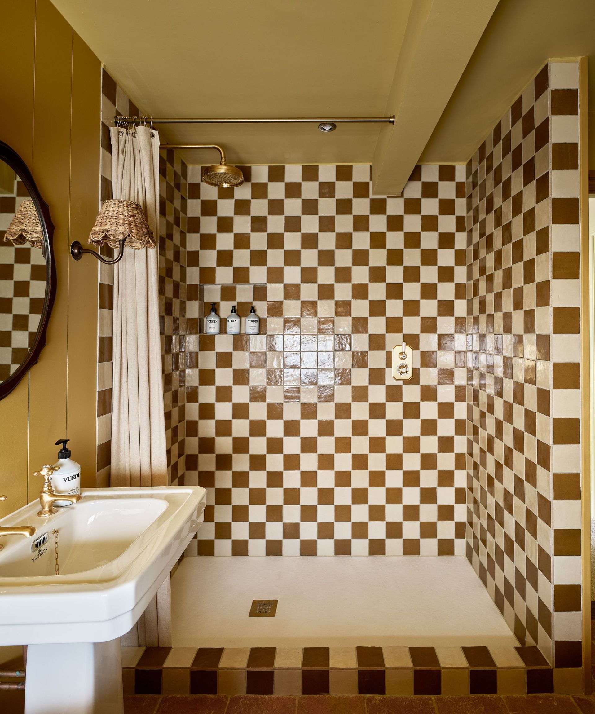 10 small en suite bathroom ideas. Stylish solutions for a small space ...