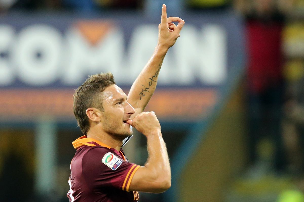 Totti signs new Roma contract | FourFourTwo
