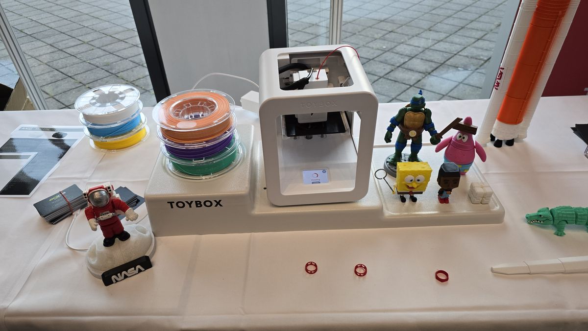 ToyBox is the world's-first 3D printer with one click printing ...