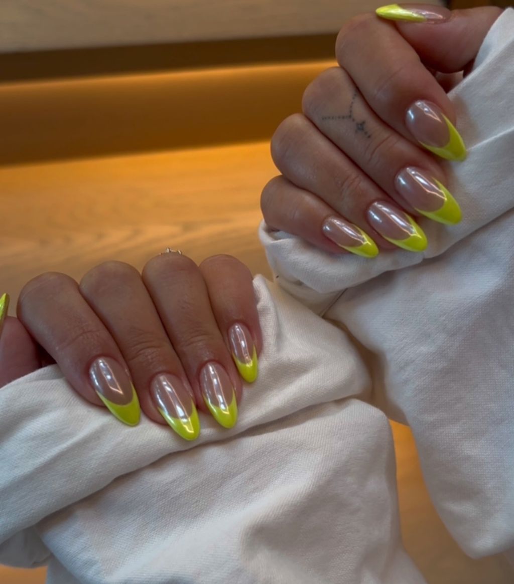 The Top 10 Chrome French Tip Nail Ideas of 2025 to Try ASAP | Who What Wear
