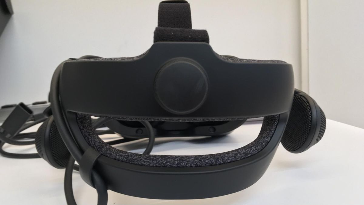 Index VR: Hands-On With Valve's New Headset and Controllers - Tom's ...