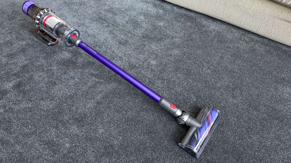 I just tried a cordless Dyson vacuum for the first time — 3 things I ...