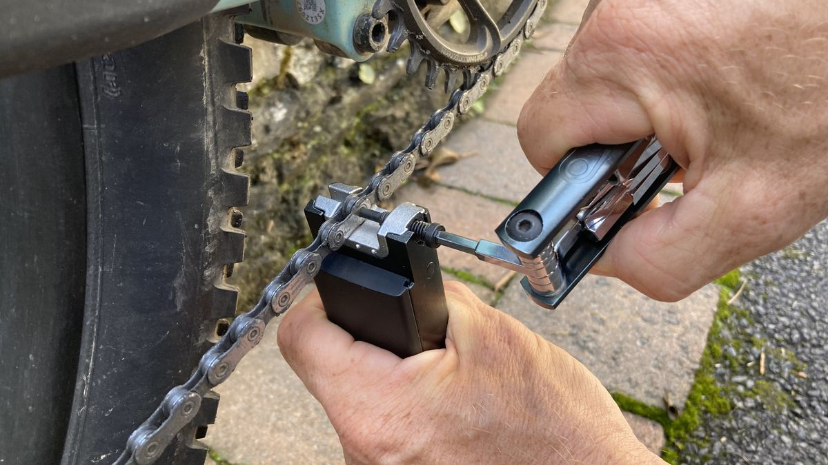 Crankbrothers F16 multi-tool review – neatly packaged trail-side ...