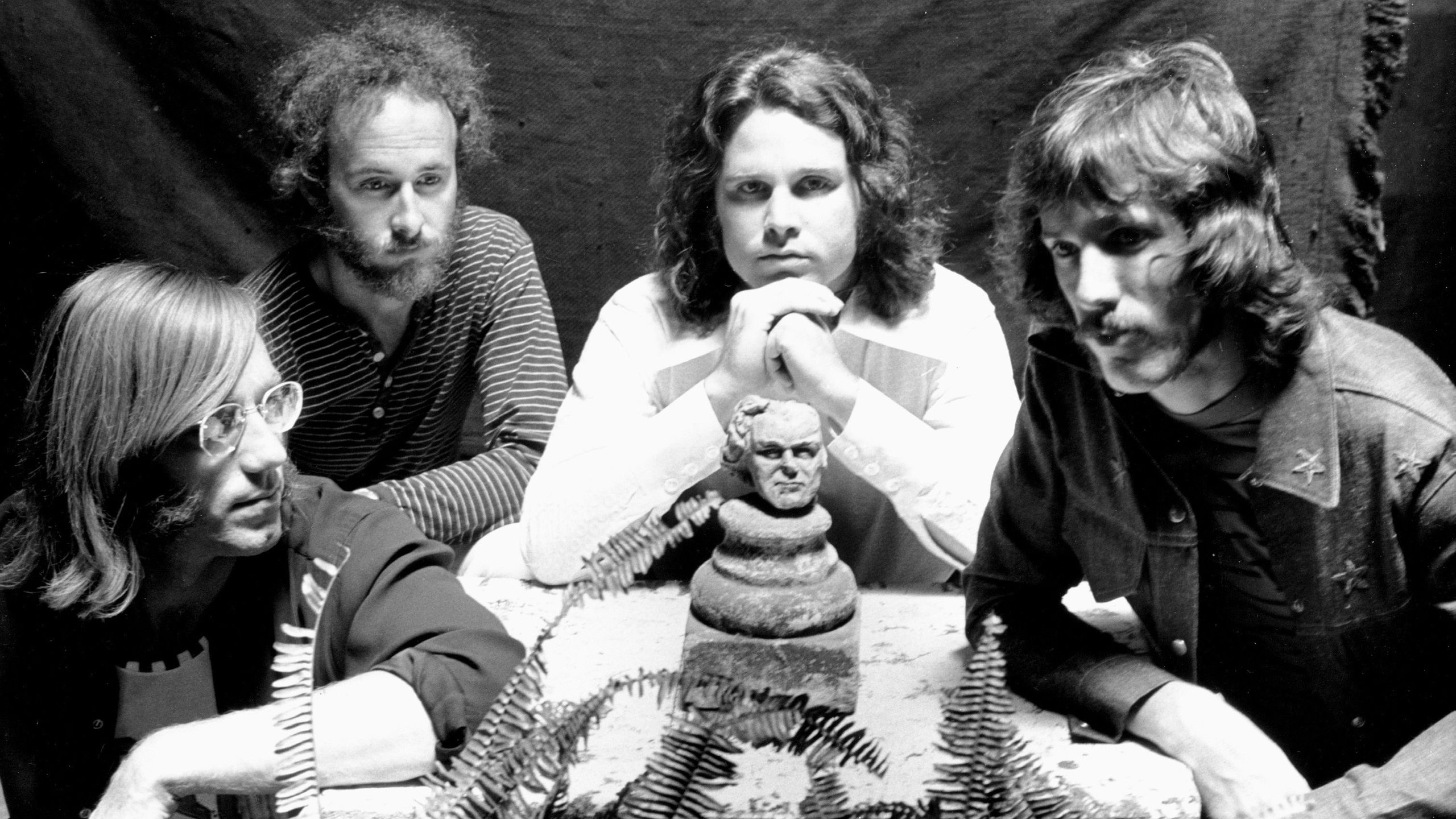 "He was so drunk, we couldn't even finish the show": Surviving members ...