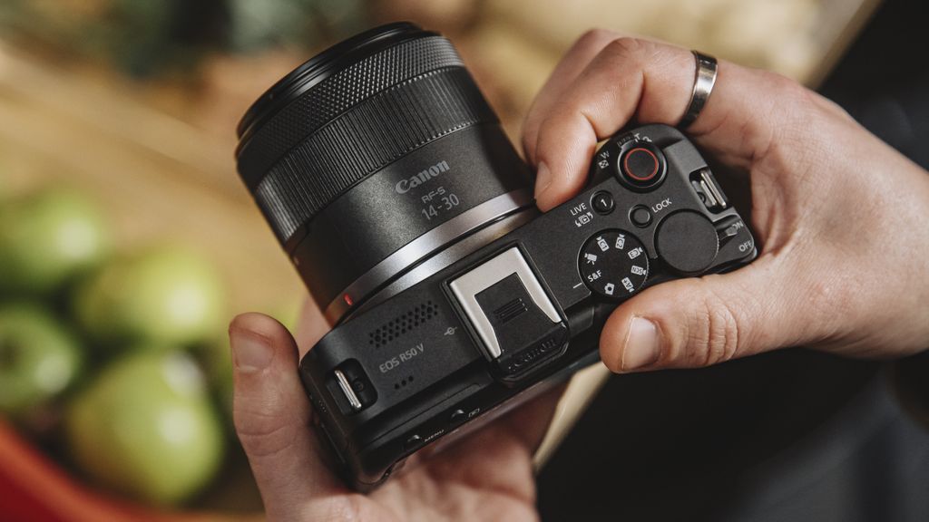 Canon EOS R50 V versus Fujifilm X-M5: modern vs classic camera design ...