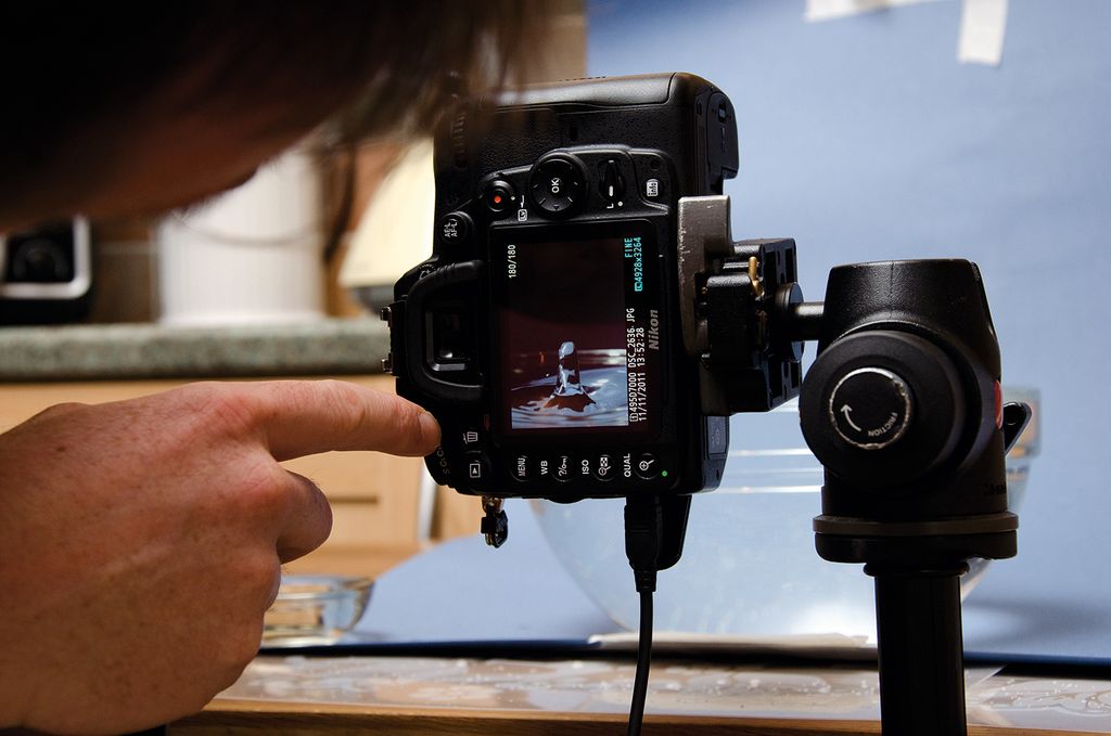 Water drop photography: freeze water splashes with off-camera flash ...