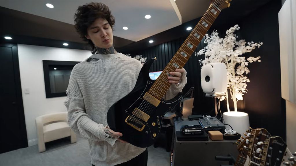 Tim Henson shows off an Ibanez 8-string signature that never went to ...