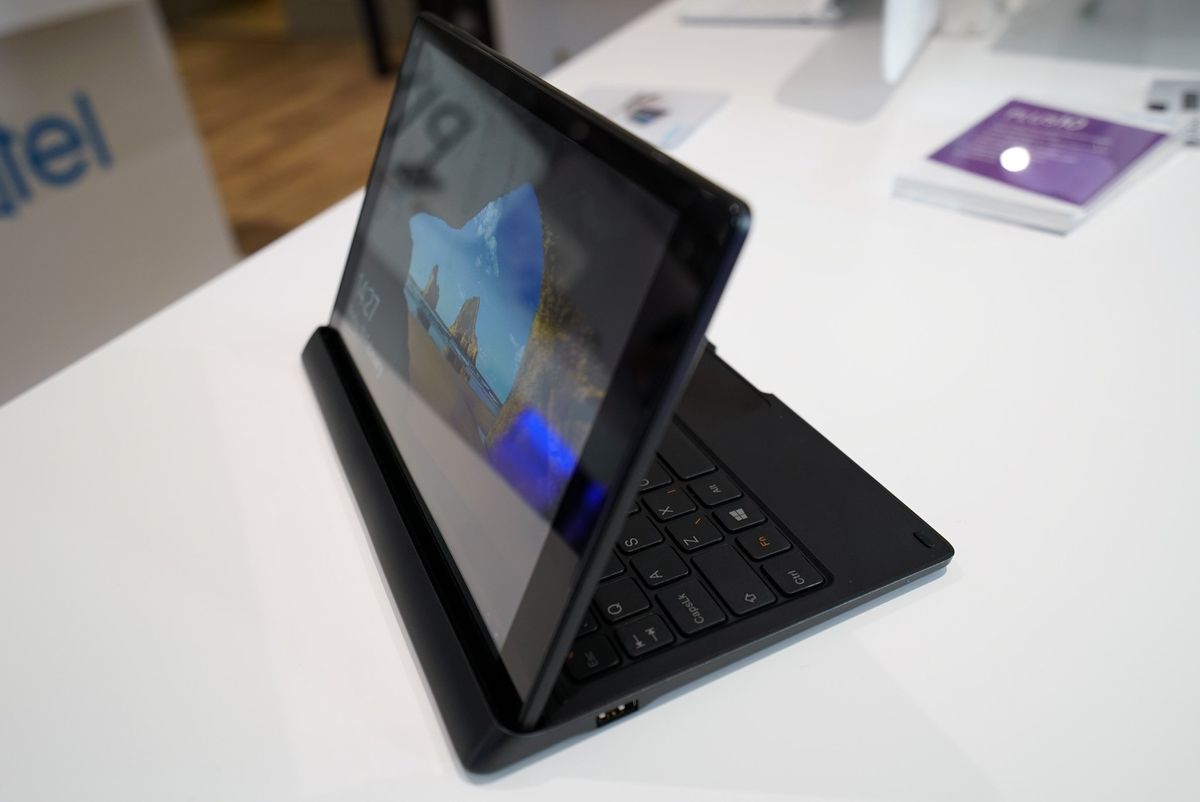 Hands-on with Alcatel Plus 10: Windows 10 and LTE on a 10.1-inch two-in ...