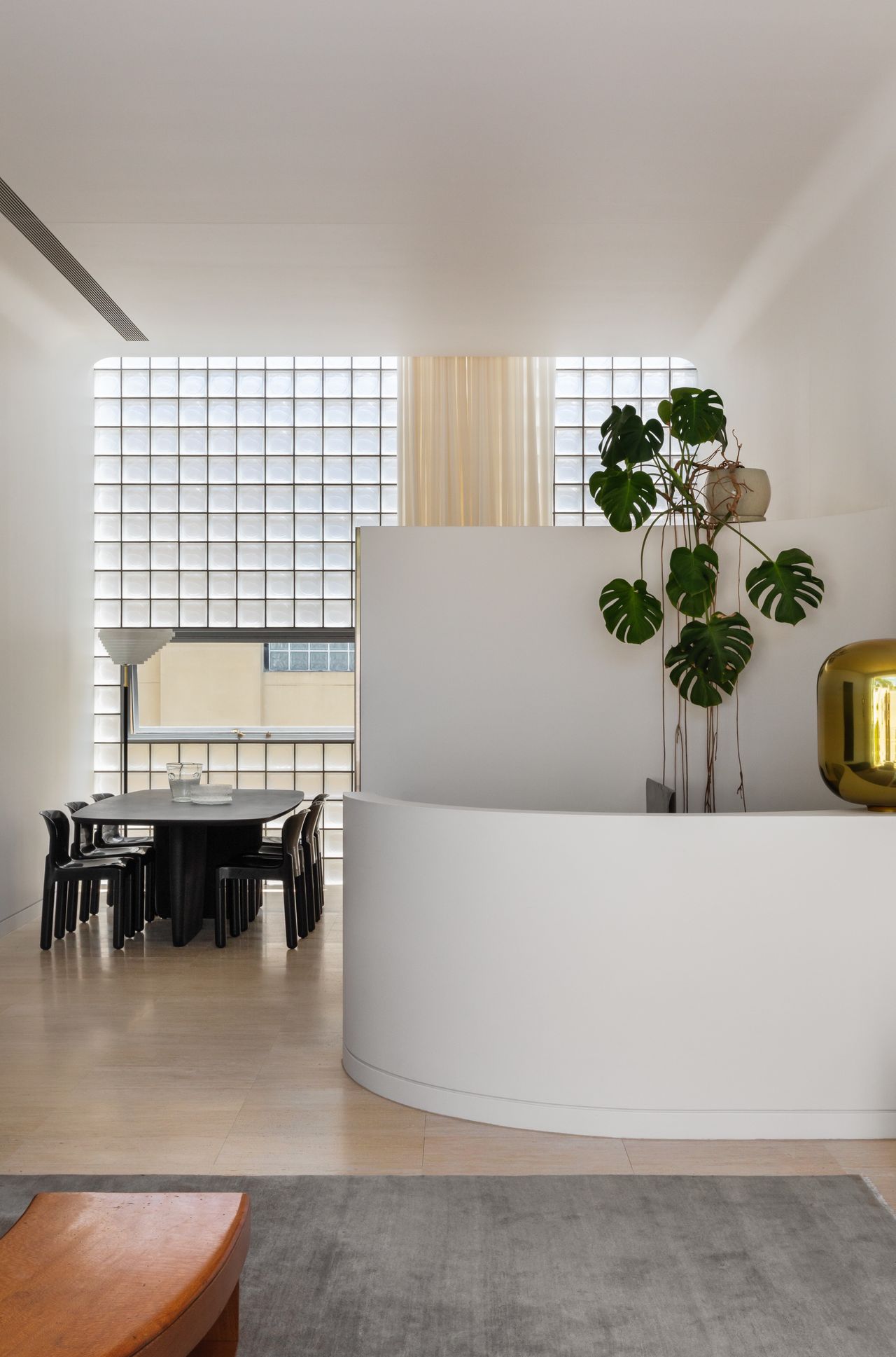 The 1980s glass brick design trend is big for 2023 | Livingetc