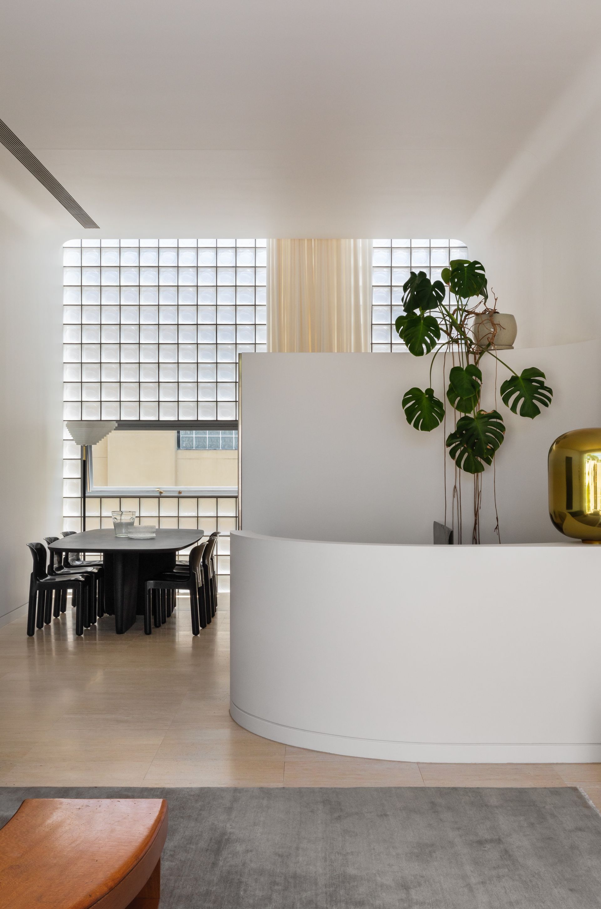 The 1980s glass brick design trend is big for 2023 | Livingetc