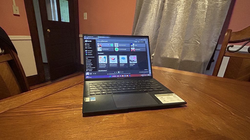 Asus Zenbook 14 (Q409ZA) OLED review — killer battery life for less ...