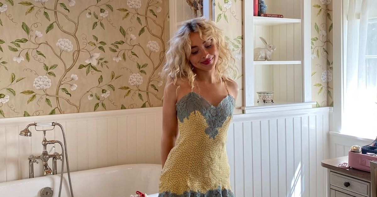 Confirmed: Sabrina Carpenter Uses the Buzzy Lyma Laser Pro | Who What Wear