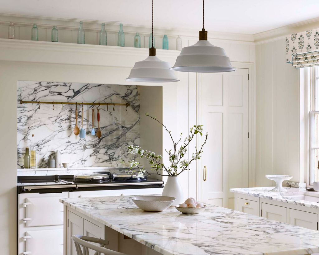 How to organize a kitchen island: 10 expert ways | Homes and Gardens