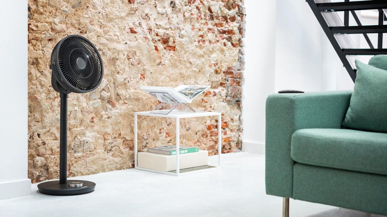 Is it better to have a fan oscillating or still? | Ideal Home
