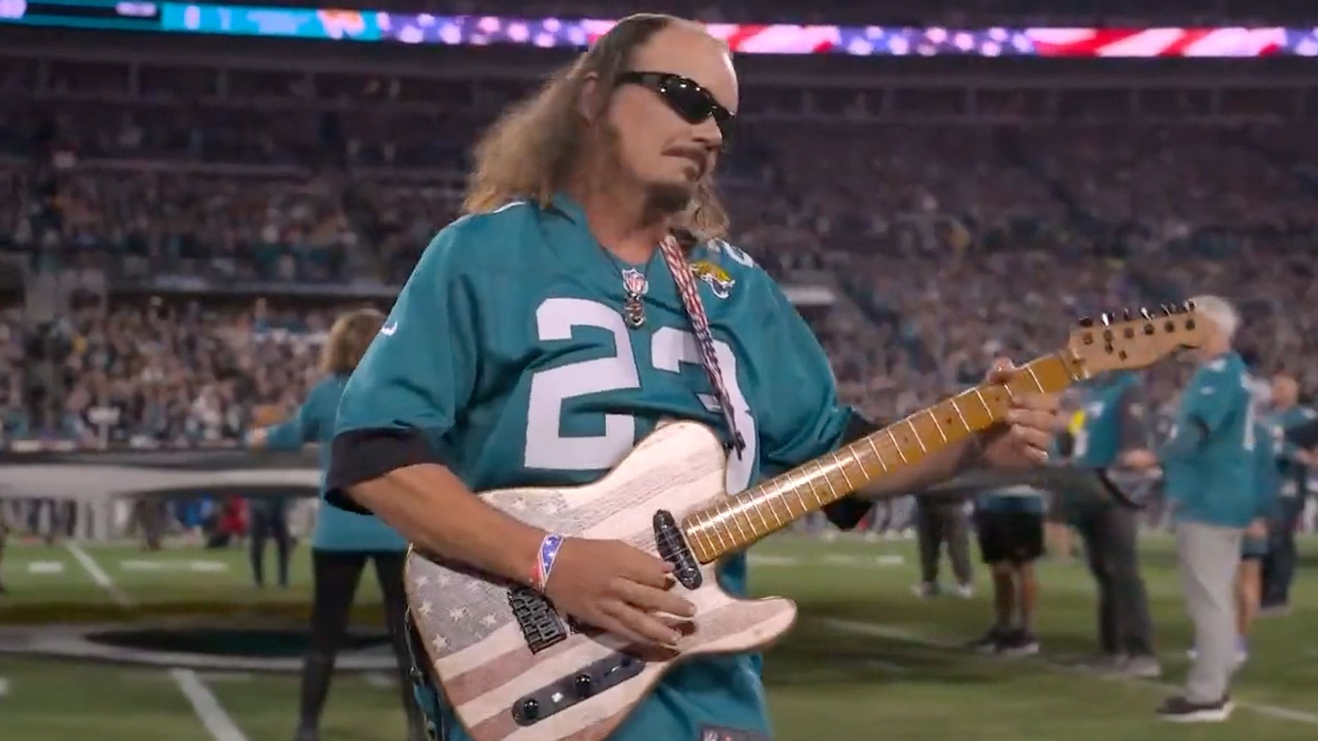 Florida man serves up uber-patriotic, shred-heavy rendition of the ...