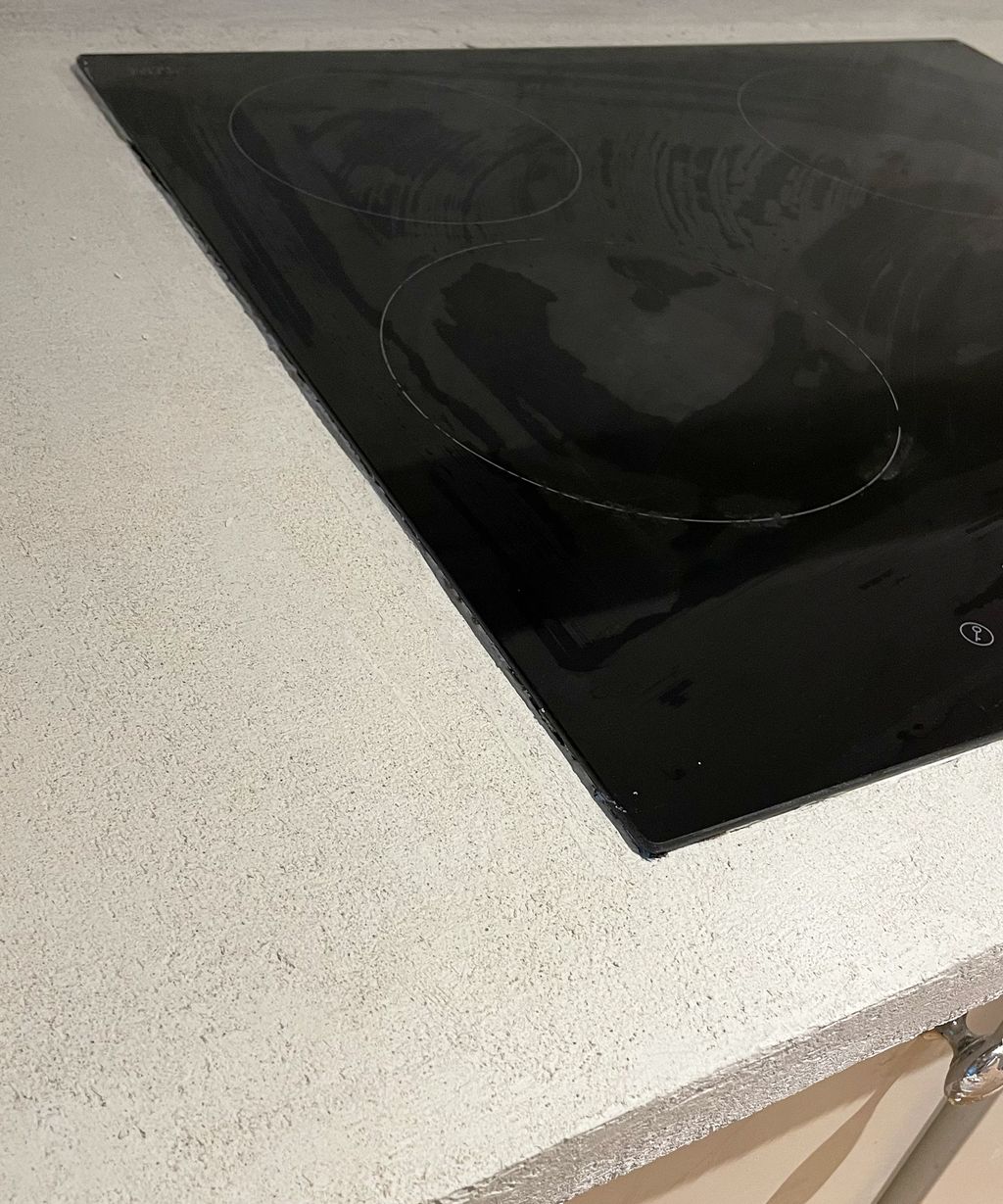 How to microcement kitchen worktops: A seriously cool upgrade | Real Homes