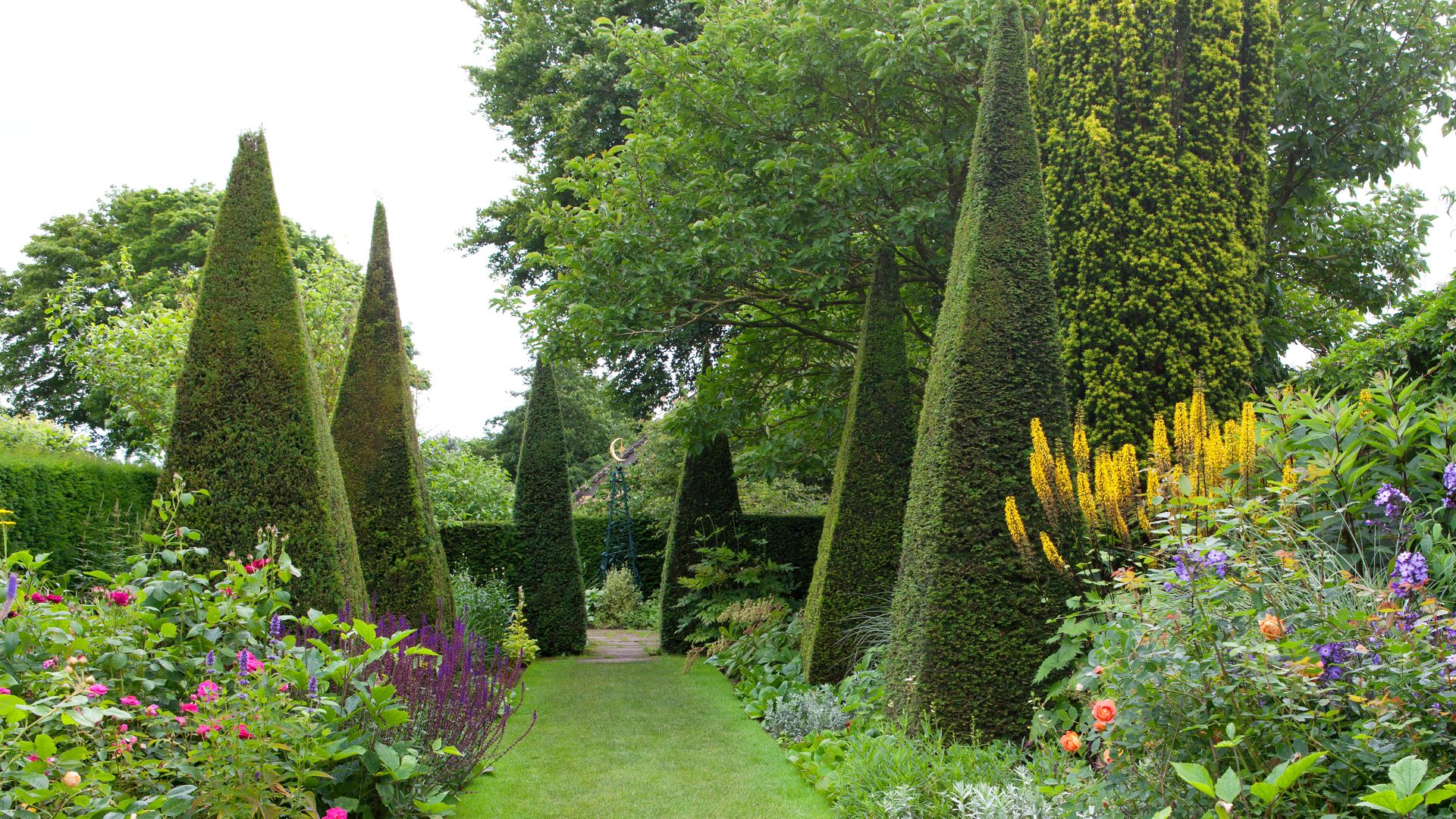 Topiary: 15 ways to use clipped evergreens in gardens | Homes and Gardens