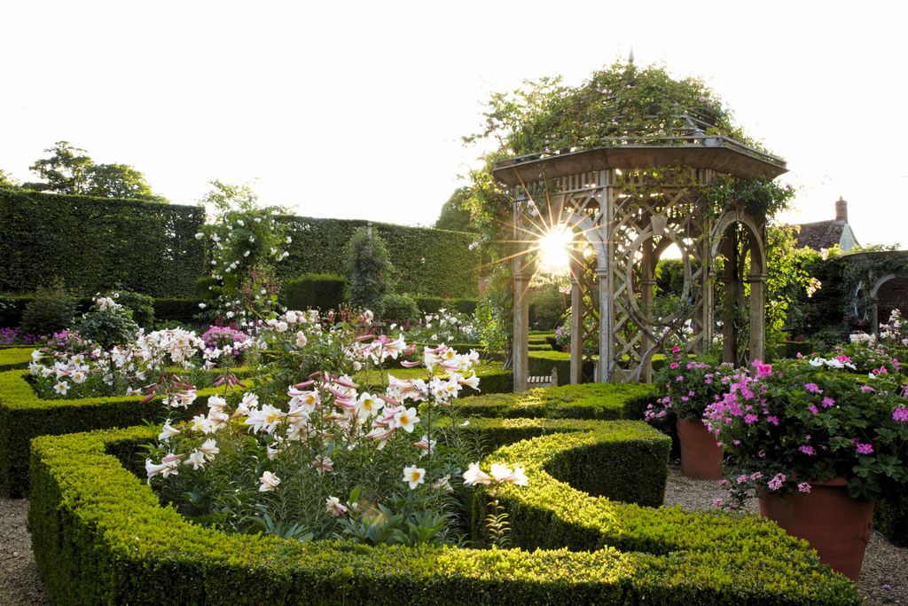 A English country garden that brings the four corners of the world to ...