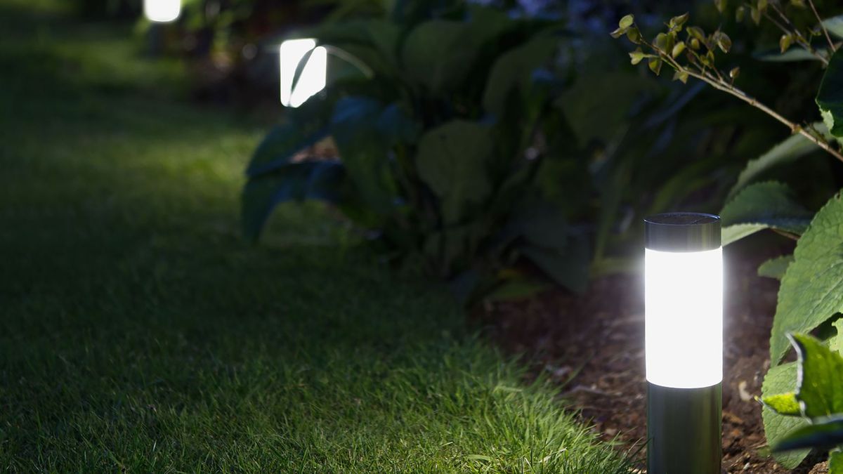 Garden edging ideas: Keep your outside spaces neat and tidy | Homebuilding