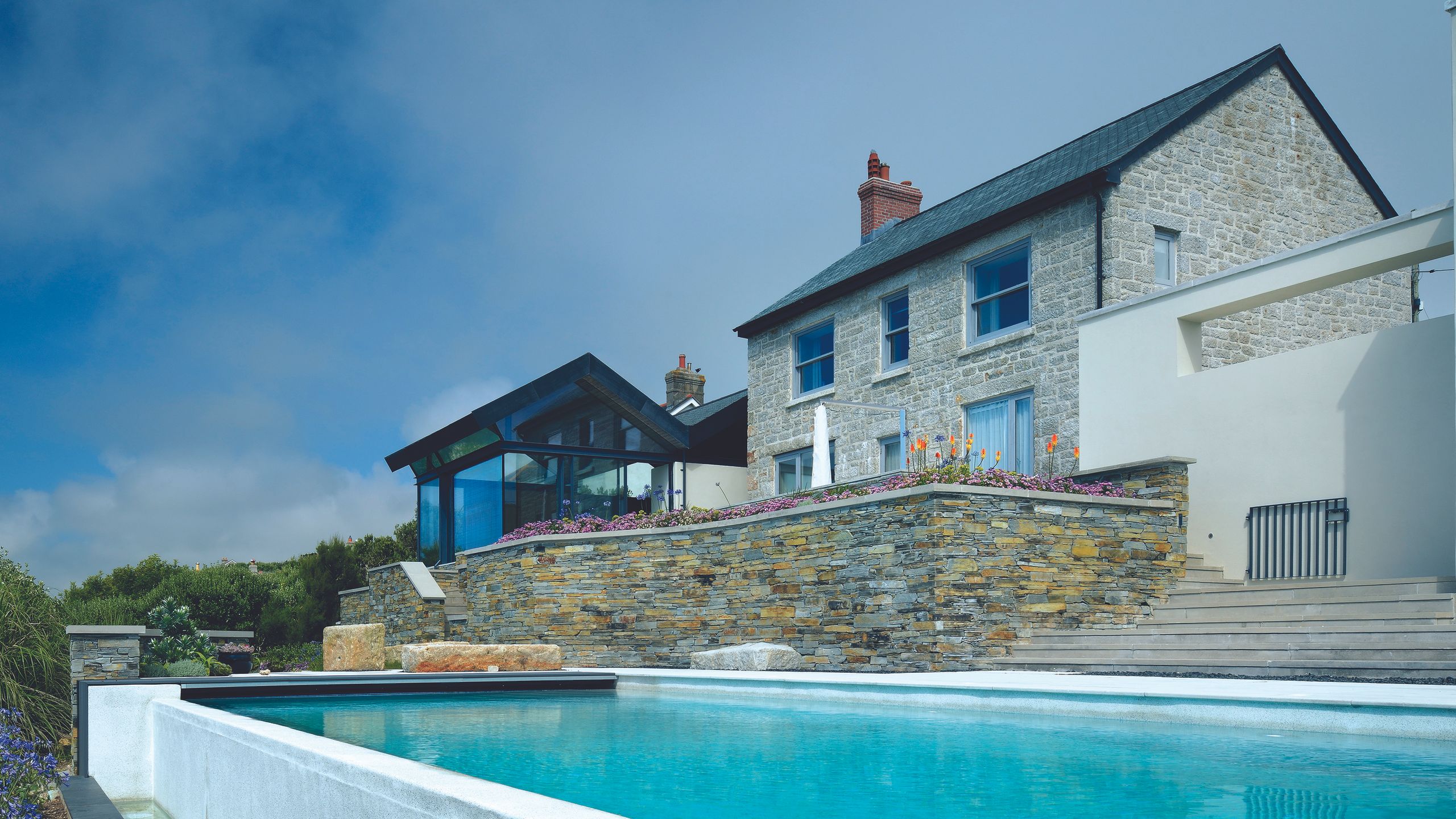 5 design lessons from this cutting-edge cottage extension on the ...