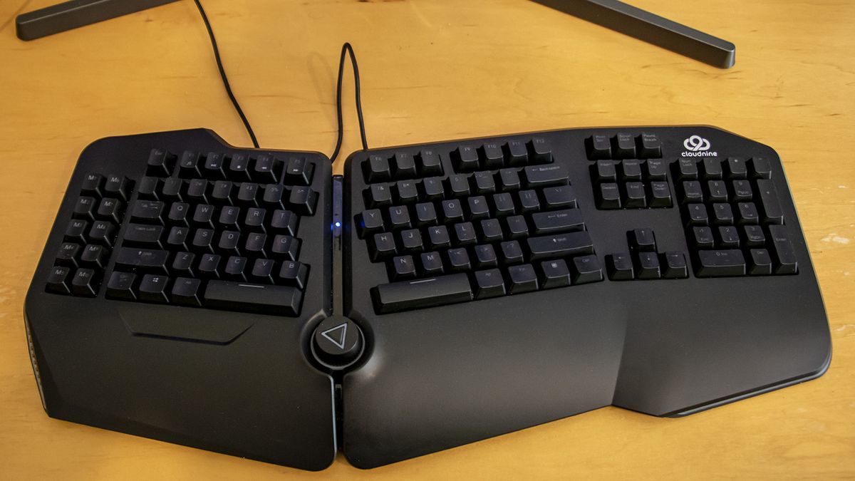 Cloud Nine C989 ErgoFS Mechanical Split Keyboard Review: Ergonomic ...