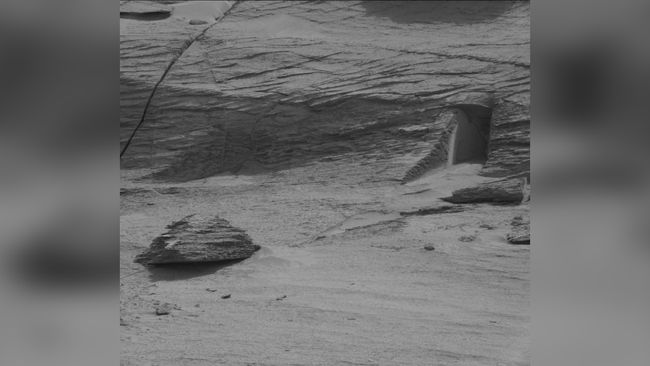 The 'doorway' seen on Mars is not for aliens. Here's how it really ...