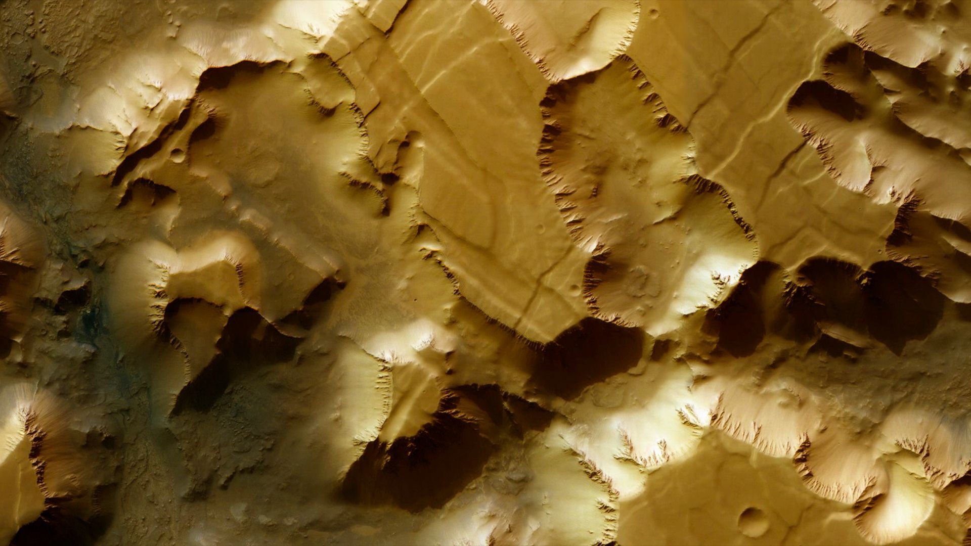 Soar through the 'Labyrinth of Night' — a Martian canyon the size of ...