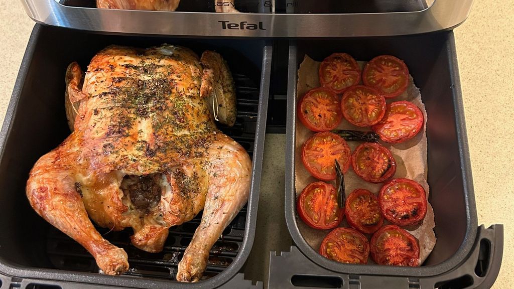 The air fryer Jamie Oliver uses in Jamie's Air Fryer Meals | Woman & Home