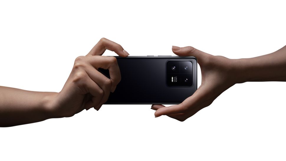 Xiaomi 13 Pro lands with Leica lens and 'largest camera phone sensor ...