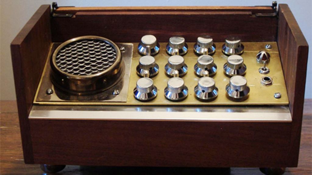 The SynTesla synth is a Steampunk’d Waldorf Streichfett powered by ...