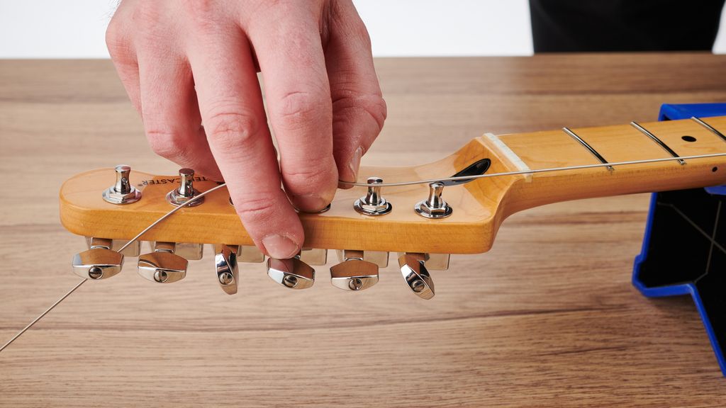 Set up your electric guitar: how to adjust action, truss rod, string ...