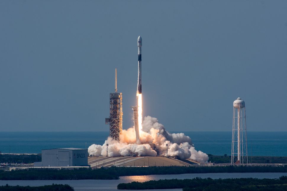 SpaceX's 'Load-and-Go' Rocket Fueling Approach Viable, NASA Safety ...