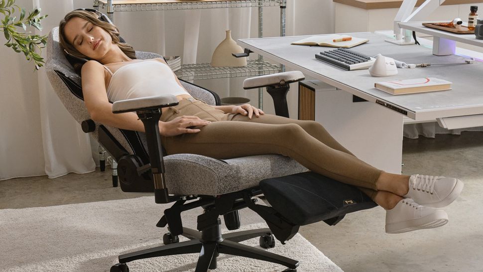 The new Secretlab Ergonomic Recliner gives your gaming chair more leg ...