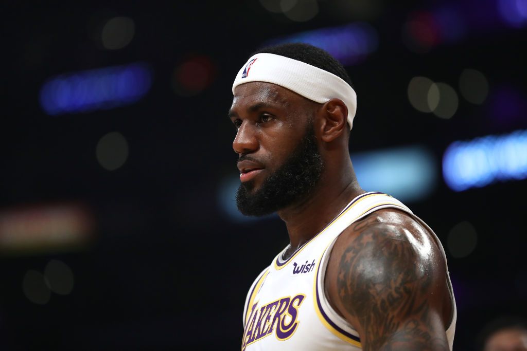 LeBron James joins thousands of Los Angeles residents evacuating their ...