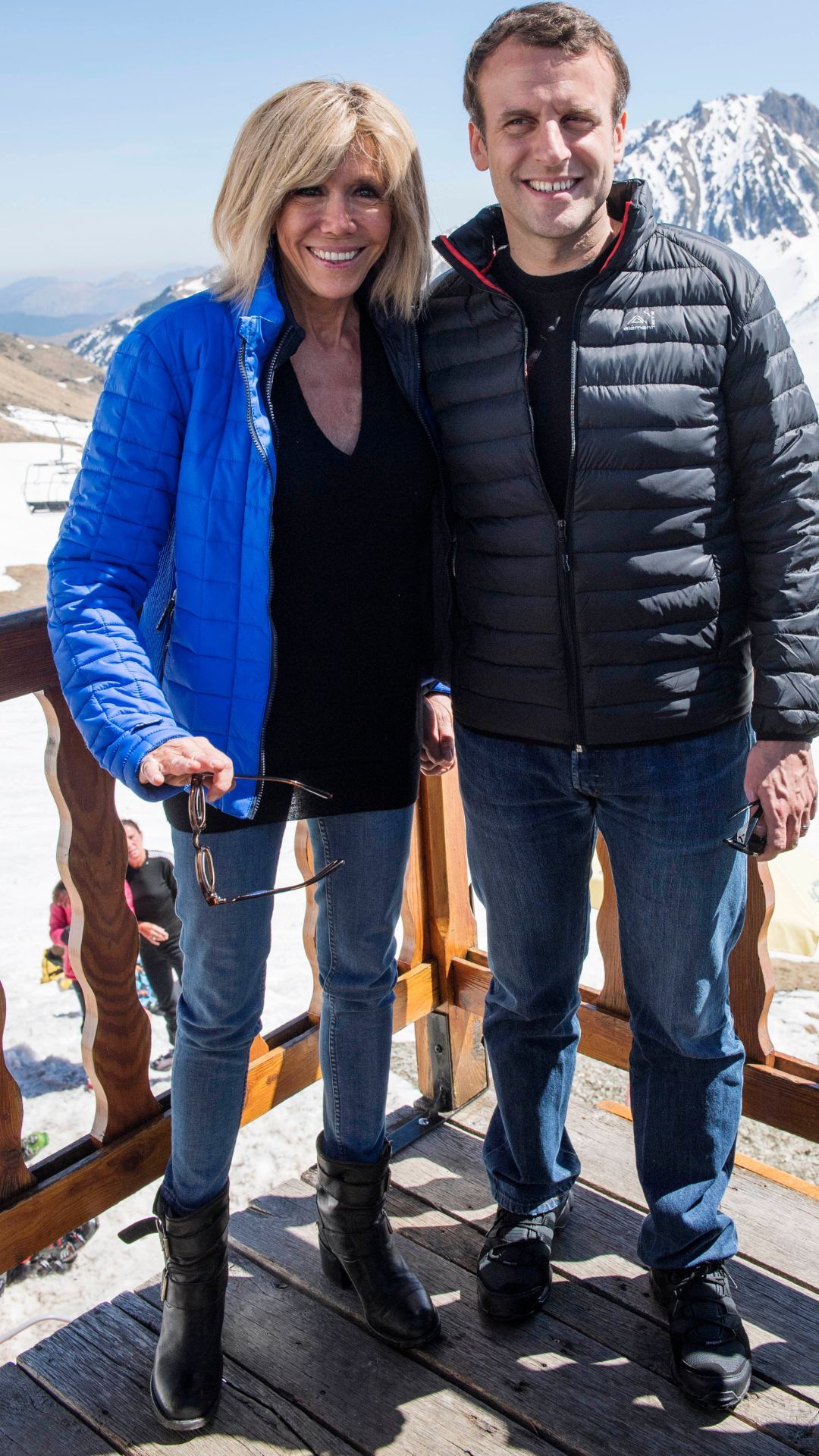 First Lady of France Brigitte Macron’s après ski look is so chic ...