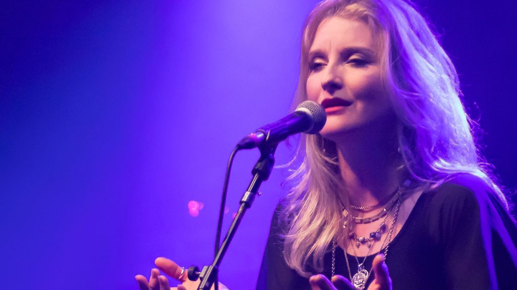 Heather Findlay To Release Seasonal Single Gaudete | Louder